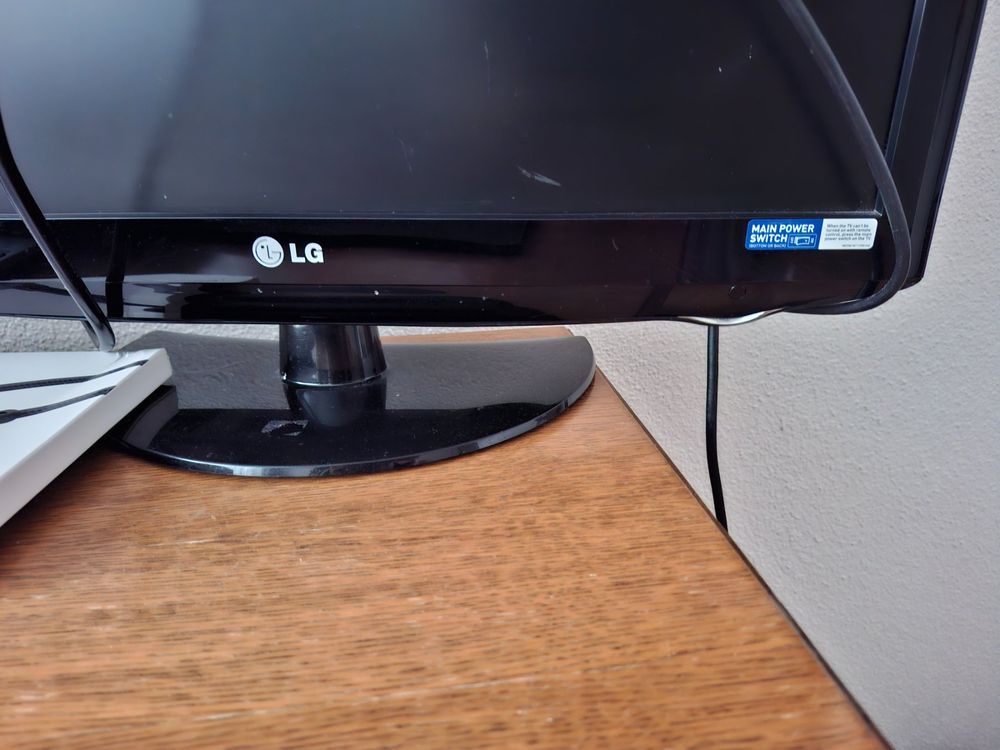 LG Monitor mit Kabeln, 55cm Diagonale (Gebraucht) in Zweidlen für CHF ...