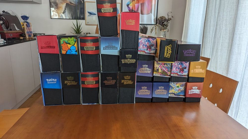 Pokémon Karten TCG TopTrainerBox leer (Gebraucht) in Küblis für CHF 1 ...