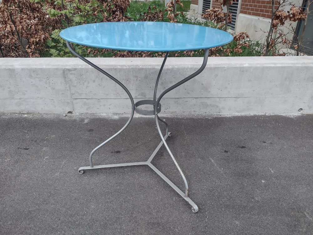 Antique Blue Garden Table Metal Bistro Table Summer (Gebraucht) in ...