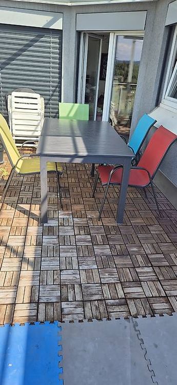Tisch und Stühle von Livique für den Balkon (Gebraucht) in Altendorf ...