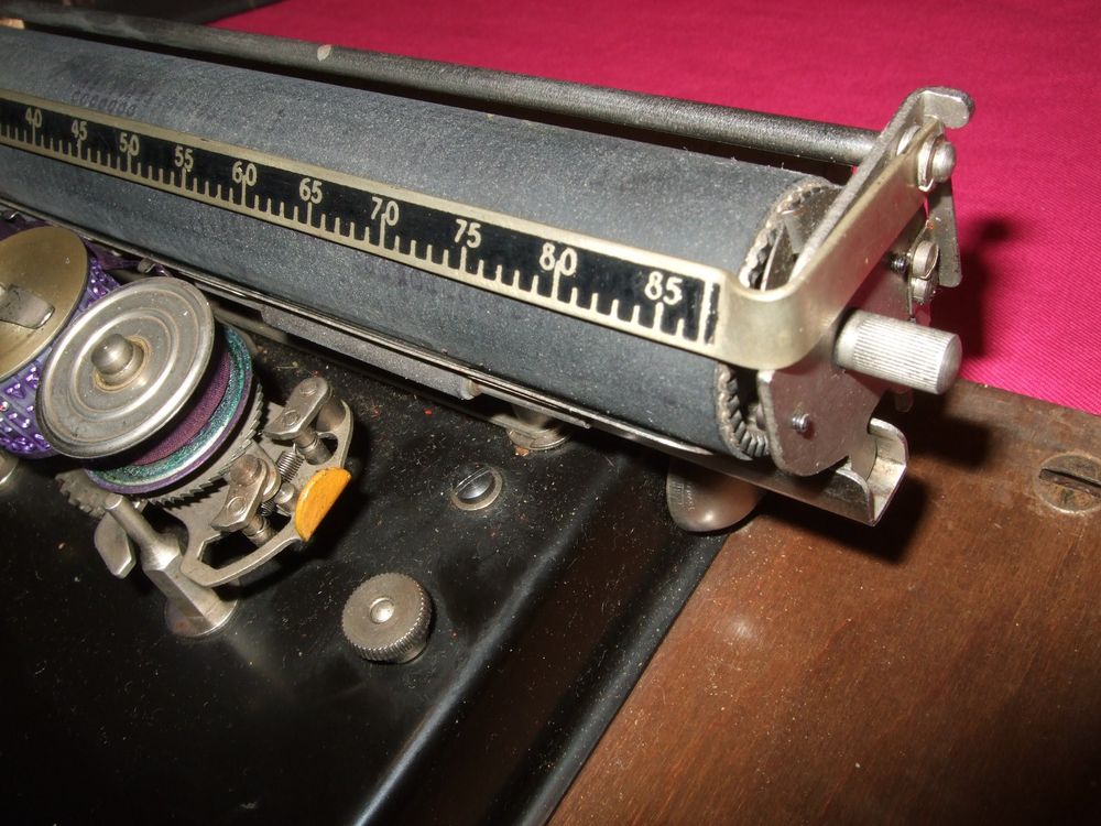 Kleine Schreibmaschine mit besonderer Bedienung, FROLIO 5 (Gebraucht ...