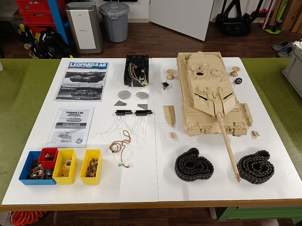 Tamiya 56020 RC Panzer Leopard 2A6 Full Option (Neu (gemäss ...