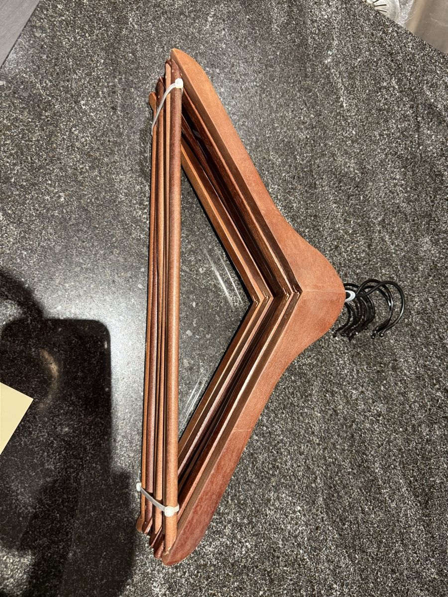 6er Set Kleiderbügel aus Holz - Top Zustand! (Gebraucht) in Niederhasli ...