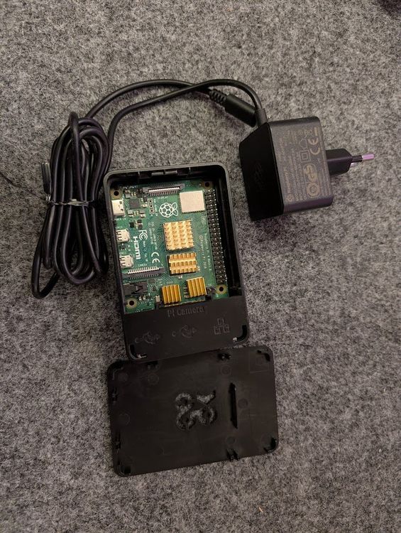 Raspberry Pi 4 (8GB) + case + brick officiel (Gebraucht) in Sugiez für ...