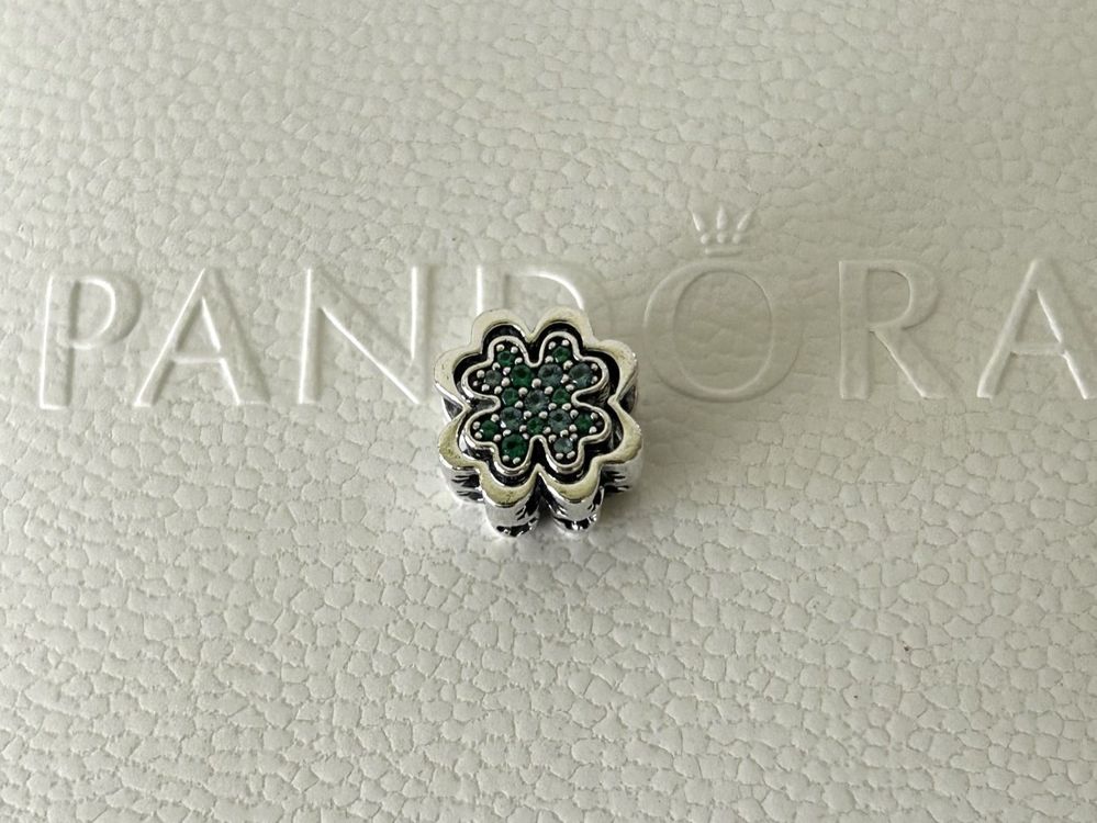 Original Pandora Pavé Kleeblatt Charm (2-teilig) (Gebraucht) in Basel ...