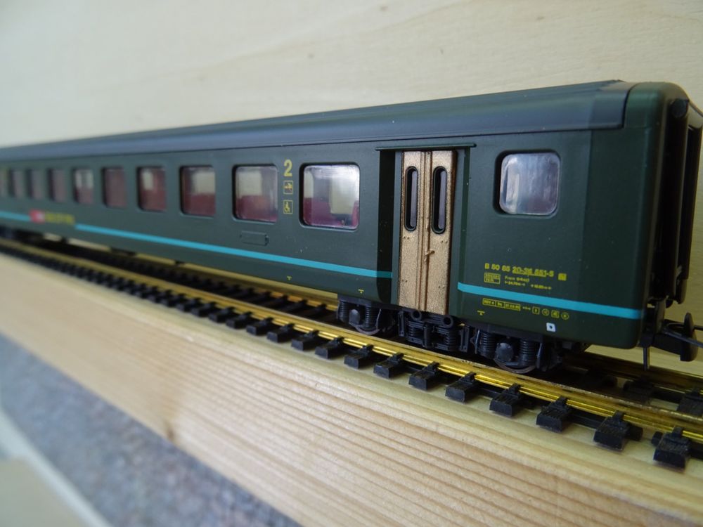 Roco: SBB Personenwagen EW 2KI. Ep.IV mit Komfortstreifen (Neu und ...