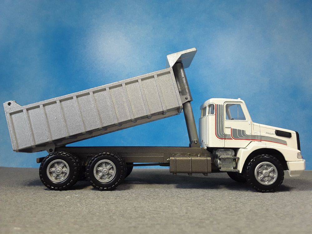 Volvo N12 __ Dumper Kipper __ Volvo Power Lastwagen __ 1:50 (Gebraucht) in Rüti ZH für CHF 49 ...