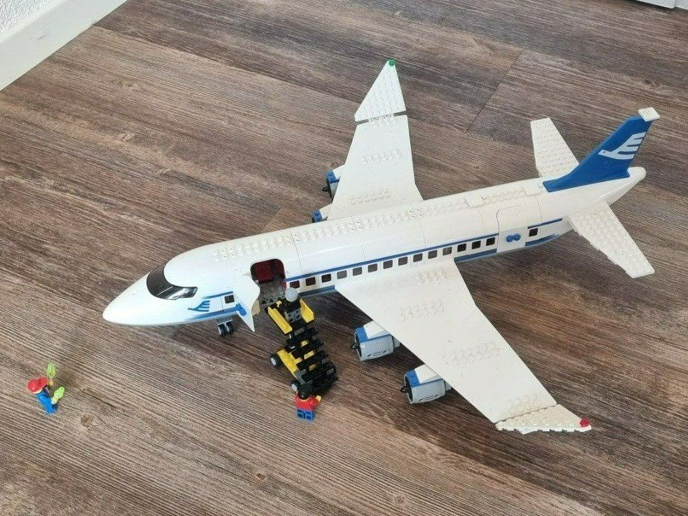 Riesiges Lego-Flugzeug (Lufthansa / N°7893) (Gebraucht) in Sonceboz ...