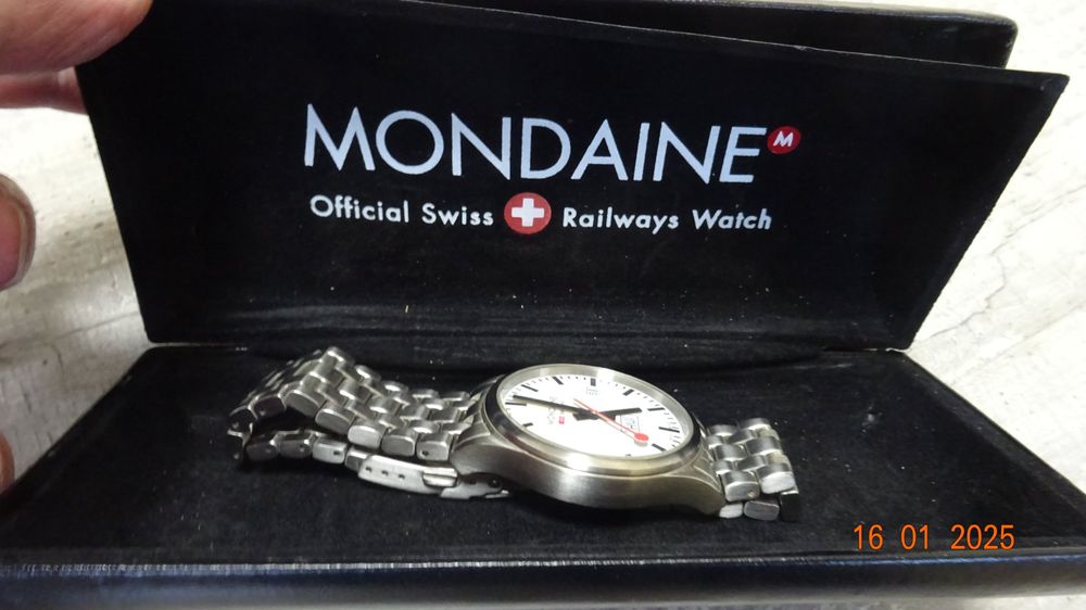 Montre SBB CFF Mondaine jour et date mouvement neuf (D'occasion) à ...