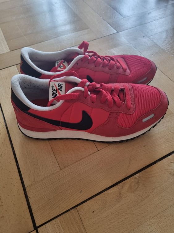 Nike Air Sneakers rot (Gebraucht) in Biel/Bienne für CHF 25 – mit ...