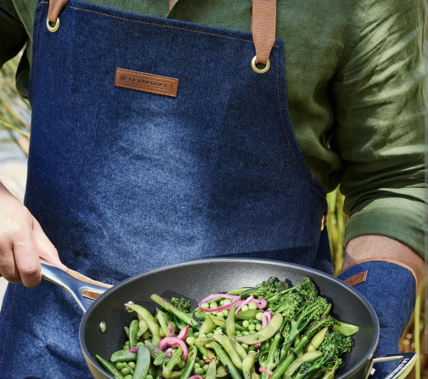 Le Creuset Kochschurz (neu!) (Neu und originalverpackt) in Bern für CHF 18 – mit Lieferung auf ...