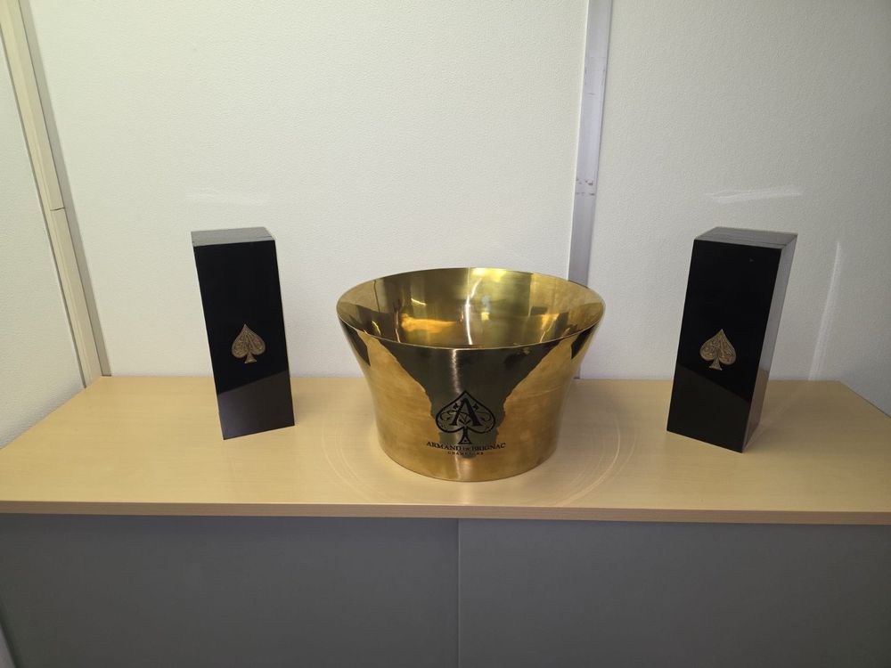 Armand de Brignac XXL Champagnerkühler & 2 schwarze Boxen (Gebraucht ...