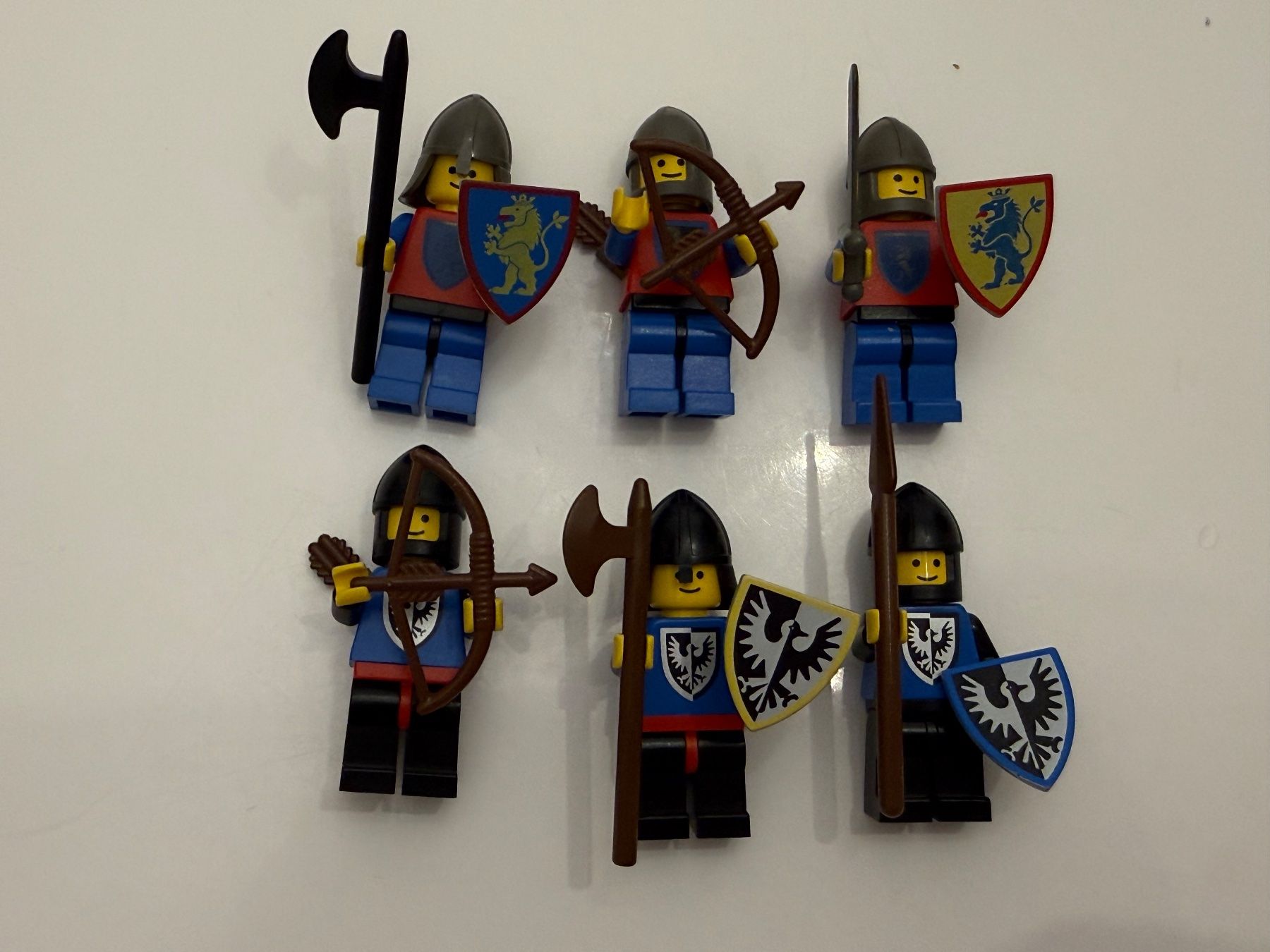 LEGO Castle 6102 Castle Mini-Figures (Lions & Black Falcons) (Gebraucht ...
