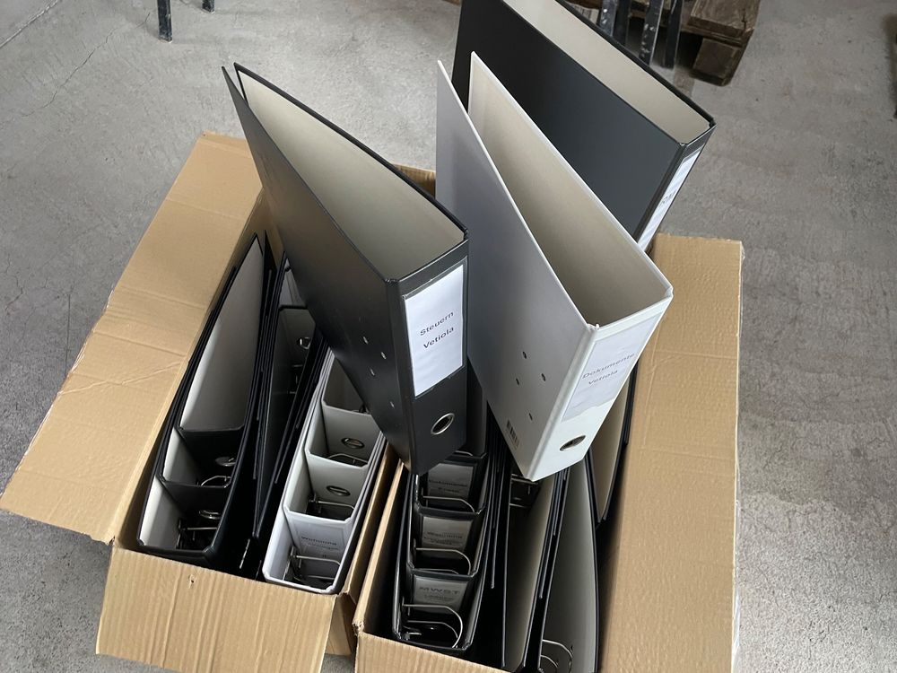 Lot: 26 Ordner. 20 schwarze + 6 weisse Ordner (Gebraucht) in Effretikon ...