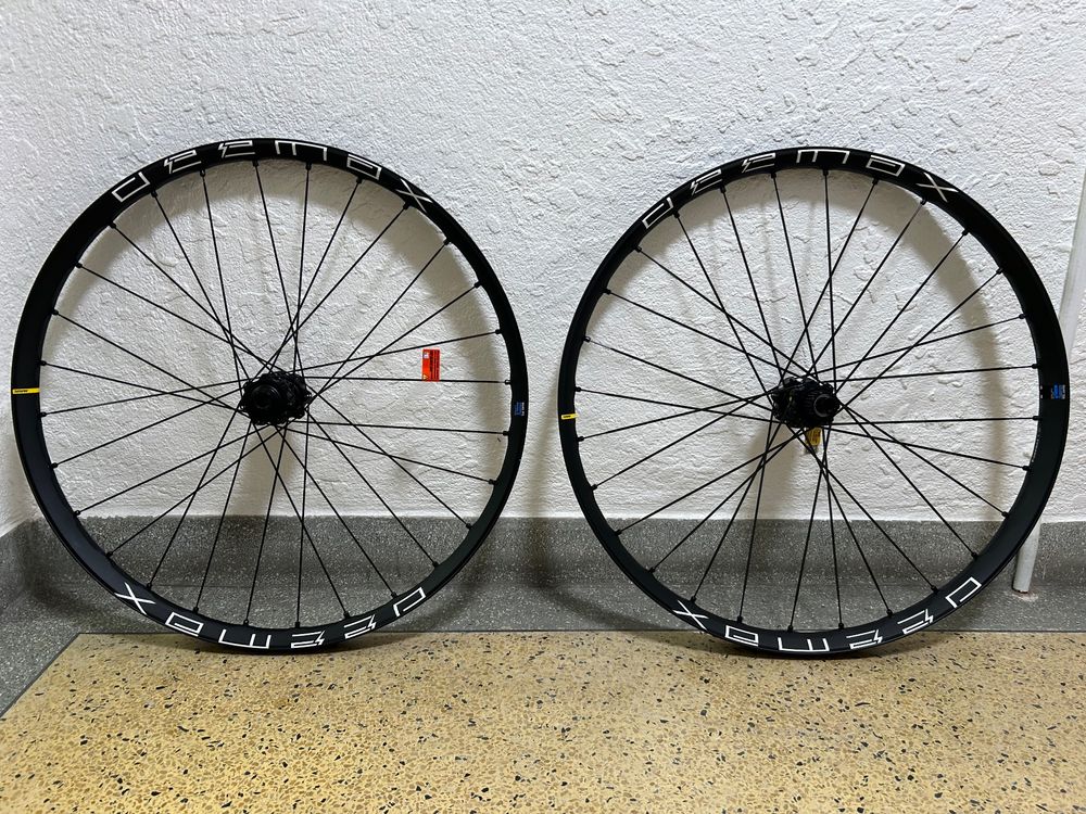 Roues neuves 27,5" Mavic E-Deemax S35 (Neu und originalverpackt) in Biel/Bienne für CHF 399 ...