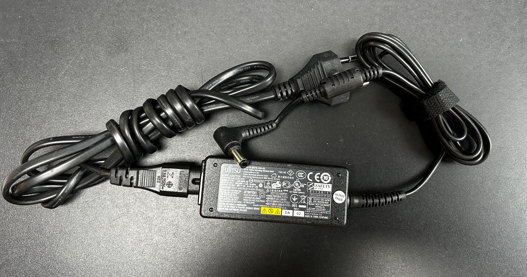 Fujitsu Netzteil 20V / 2A (Gebraucht) in Lüsslingen für CHF 8 – mit ...