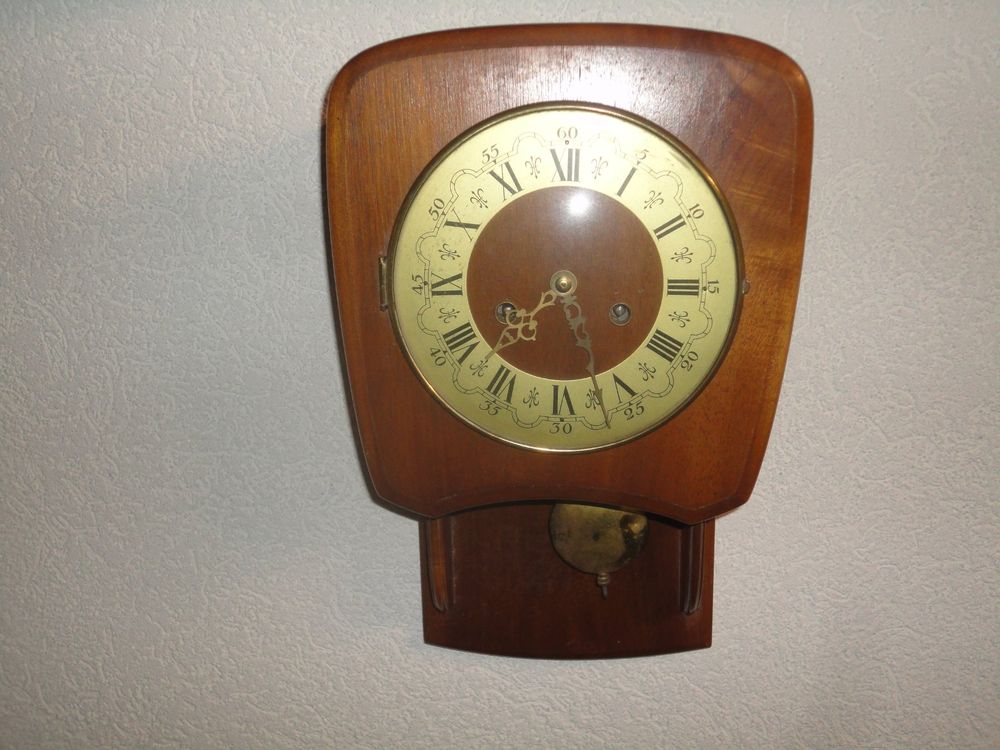 Antike Wanduhr / Pendeluhr zu revidieren (Gebraucht) in Gelterkinden ...