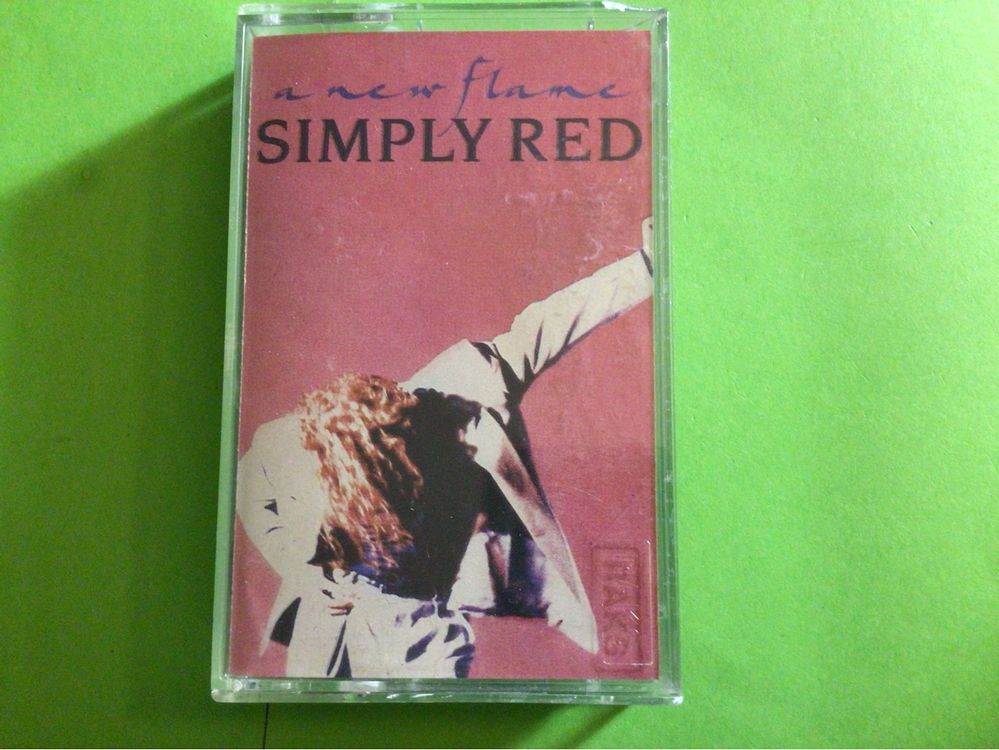 Simply Red - A New Flame Kassette Tape 1989 (Gebraucht) in Steinach für CHF 6 – mit Lieferung ...