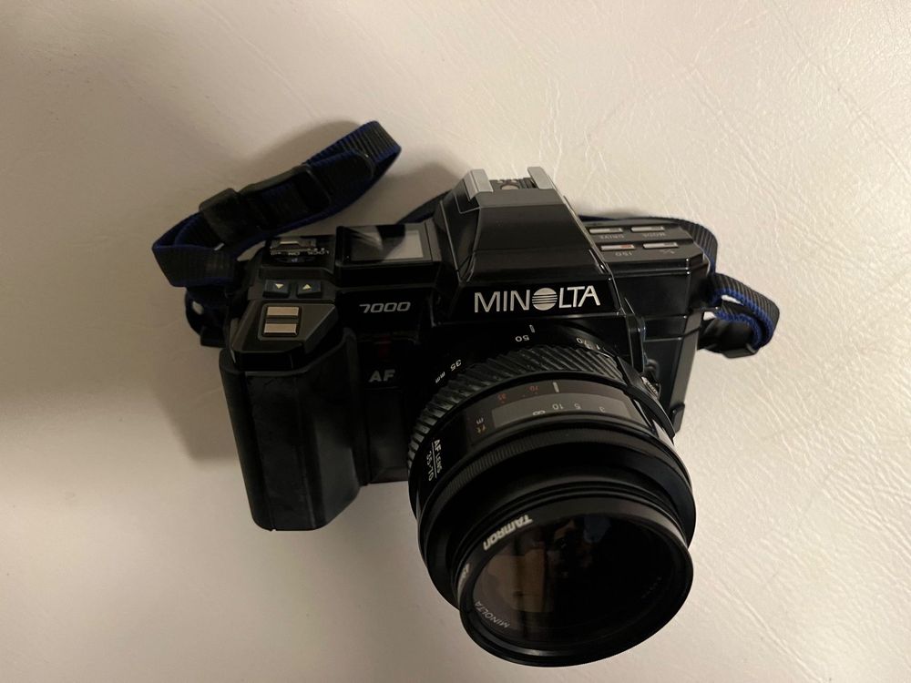 Minolta 7000 Fotokamera inkl. 2 Objektiven und Blitzgerät | Kaufen auf Ricardo
