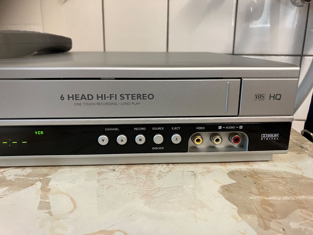 Philips DVP3055V VHS-DVD-Player/Videorecorder - Silber | Kaufen auf Ricardo