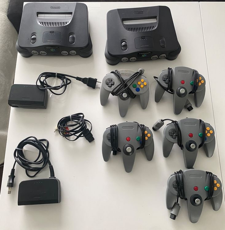 2x Nintendo 64 Konsole mit 5 Controller | Kaufen auf Ricardo