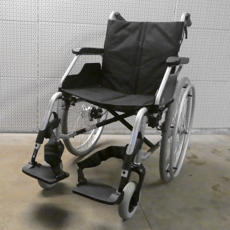 Rollstuhl Meyra, SB 46 cm, Zusatzbremsen, nur CHF 179 (Gebraucht) in Lengnau für CHF 179 – mit ...