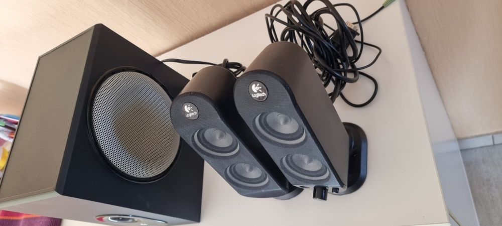 Enceintes Logitech avec booster | Kaufen auf Ricardo