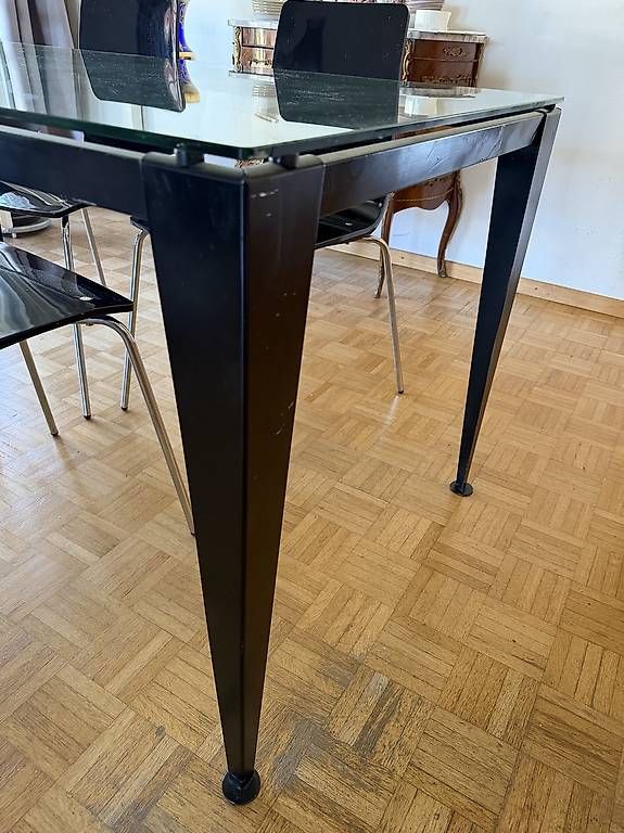 1 table à manger en verre design + 4 chaises (Gebraucht) in St-Sulpice ...