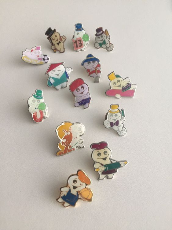 13 x Maga Pins Sammlung inkl. Gold Rand (Gebraucht) in Müswangen für ...