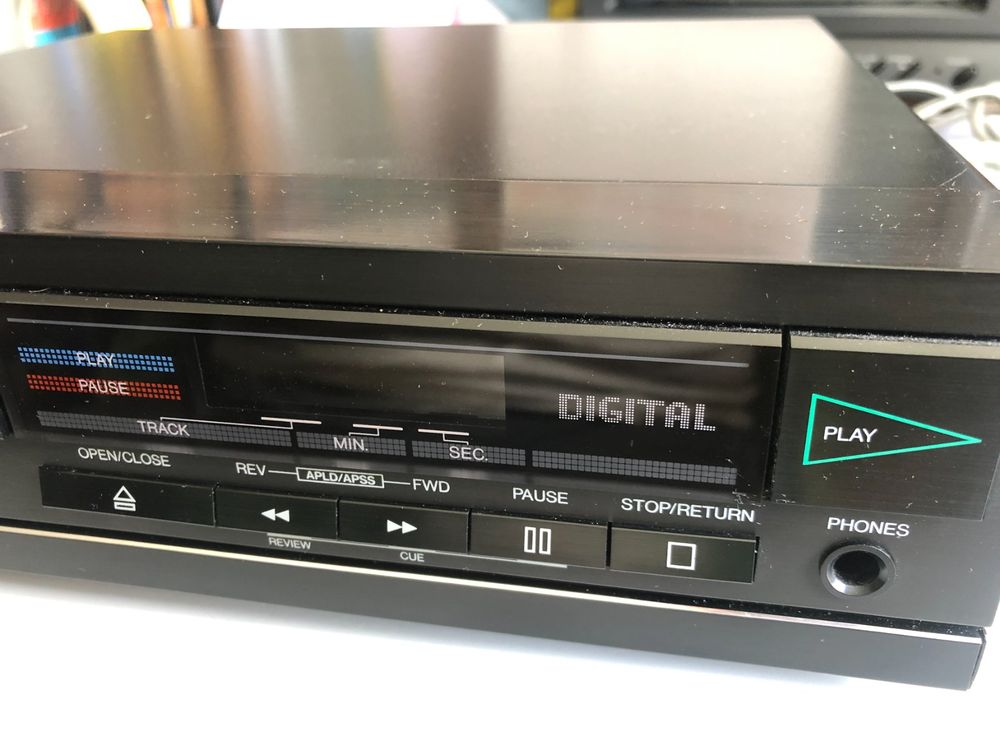 CD Player Sharp DX 110 HBK schwarz def (Gebraucht) in Zürich für CHF 15 ...