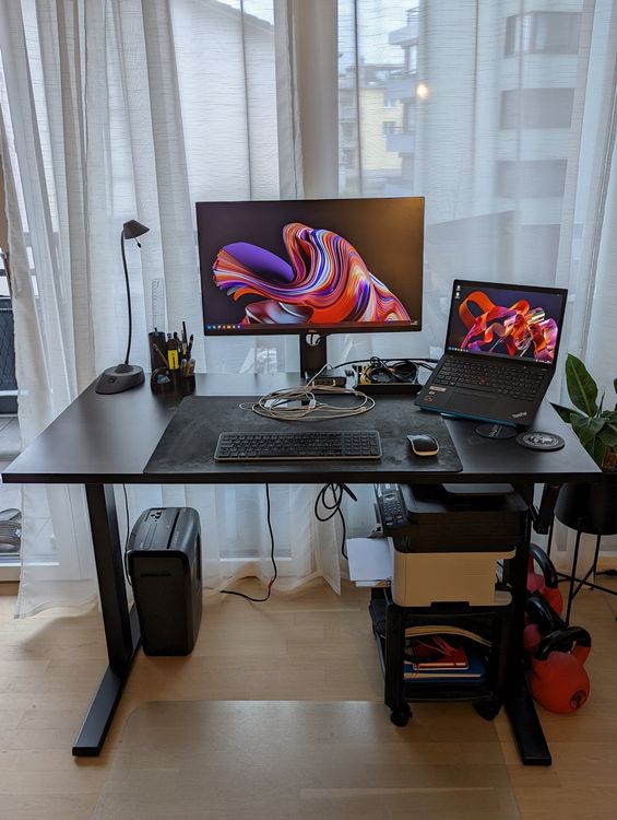 Höhenverstellbarer Schreibtisch - Standing desk 130 x 72 cm (Gebraucht ...
