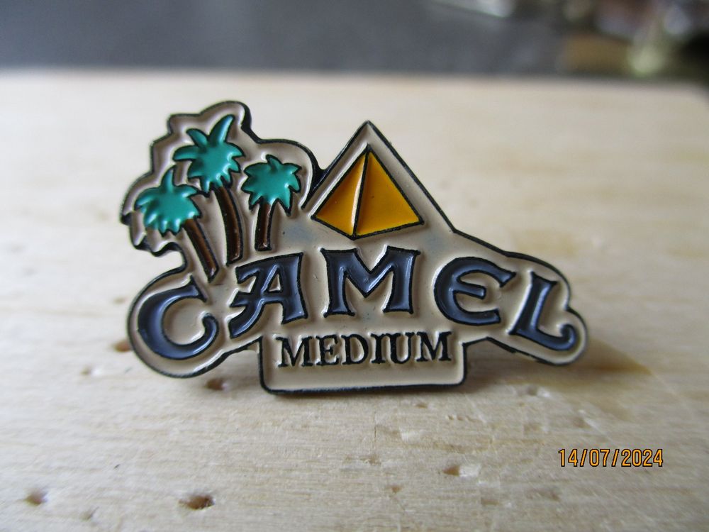 Camel Medium Zigaretten Pin (Neu (gemäss Beschreibung)) in Felsberg für ...