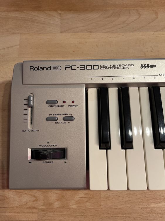 Roland ED PC-300 Midi Keyboard Controller (Defekt) in Root für CHF 11 ...