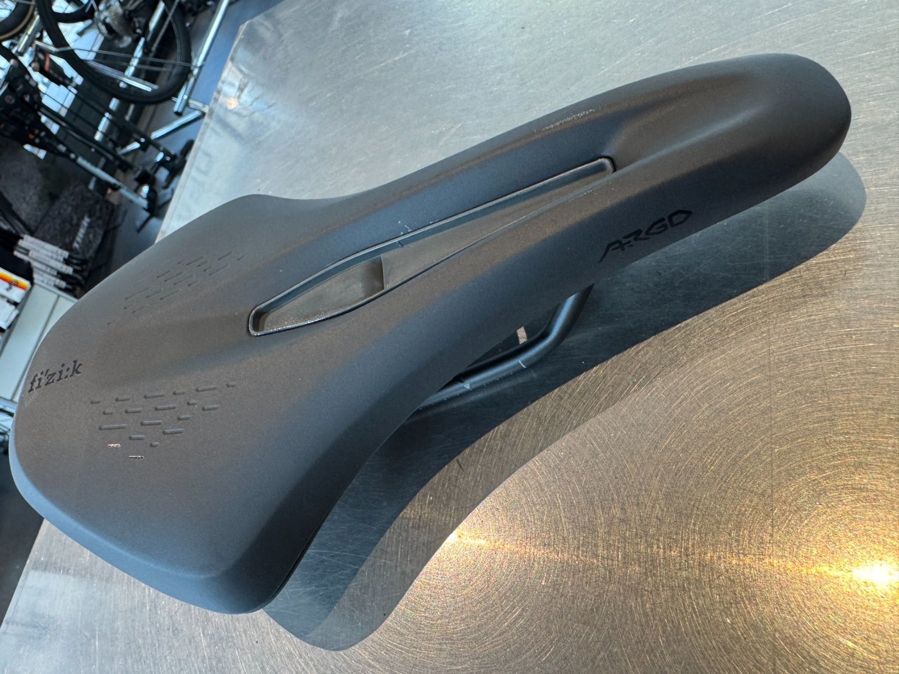 Fizik Vento Argo X5 Gravel Sattel, 160mm (Neu und originalverpackt) in ...