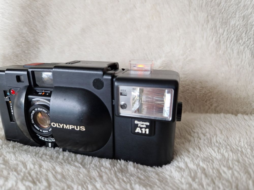Olympus XA 35mm Analog Kompaktkamera + A11 Flash | Kaufen auf Ricardo
