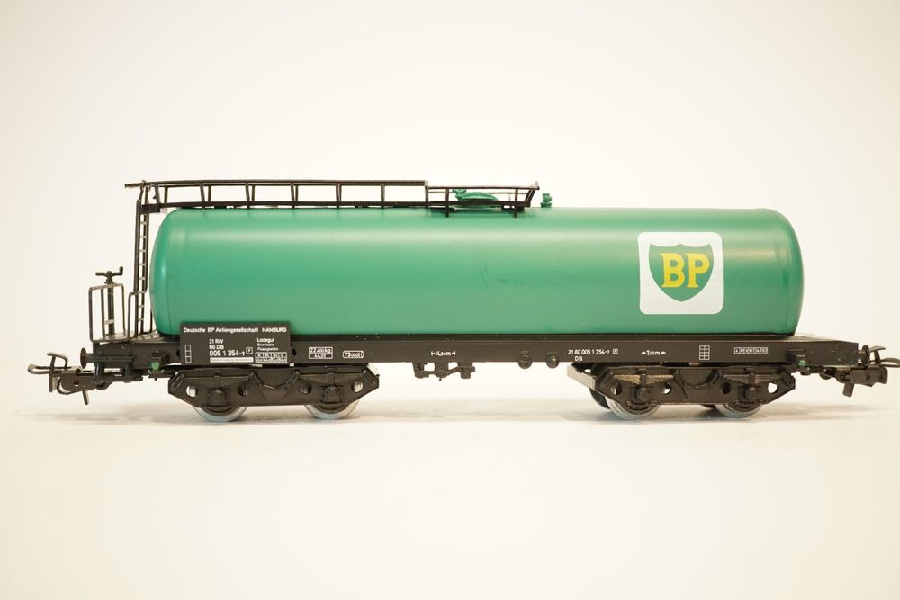 8∂ Märklin 4653 DB Tankwagen 4-achsig BP grün (Gebraucht) in Uetendorf für CHF 15 – mit ...