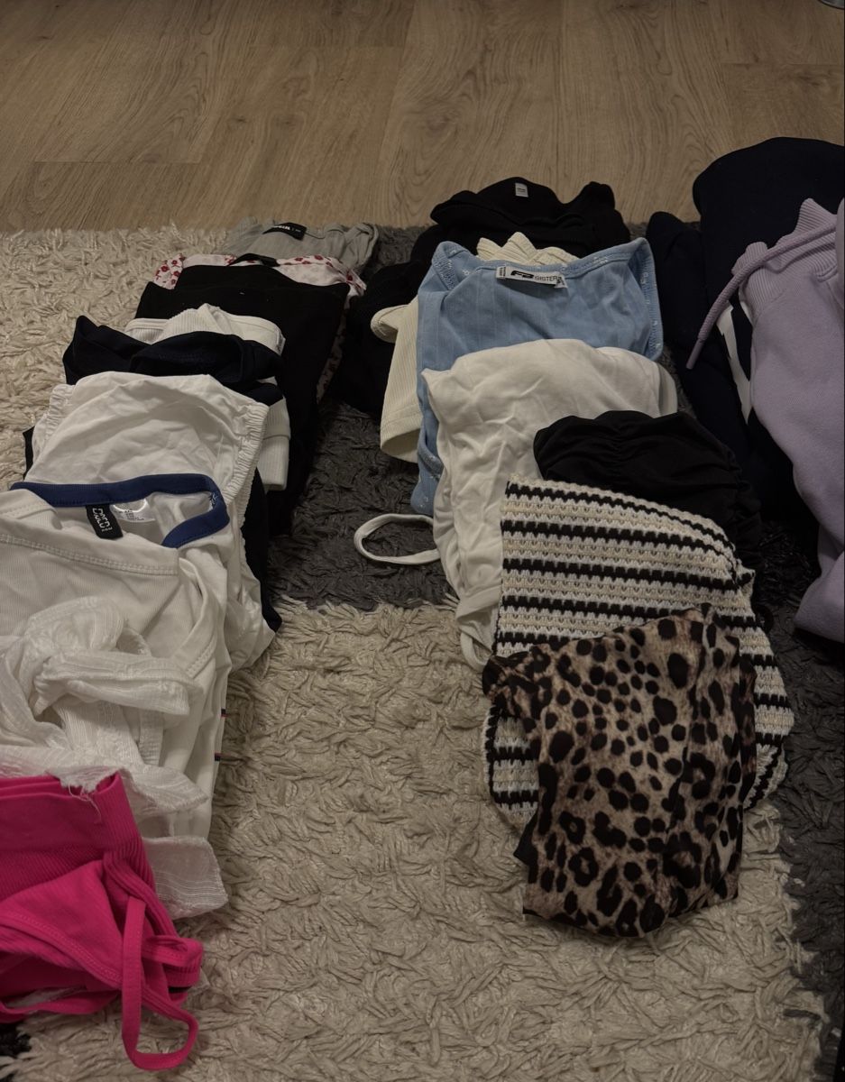 Grosses Oberteil-Paket, Grösse S (Gebraucht) in Bülach für CHF 30 – mit ...
