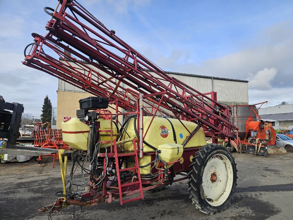 Feldspritze Hardi 2500L gezogen ab 1.- (Defekt) in Bösingen für CHF ...
