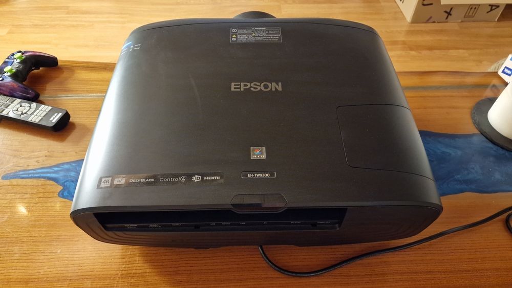 Epson EH-TW9300 4K Heimkino Beamer in einem Guten Zustand (Gebraucht ...