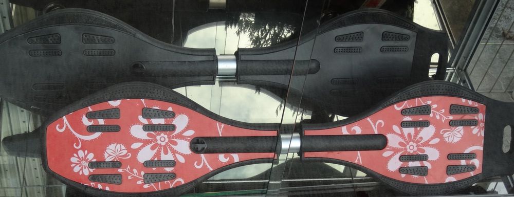 NEU in Original-Rucksack: Waveboard / Snakeboard rot (Neu und originalverpackt) in Allschwil für ...