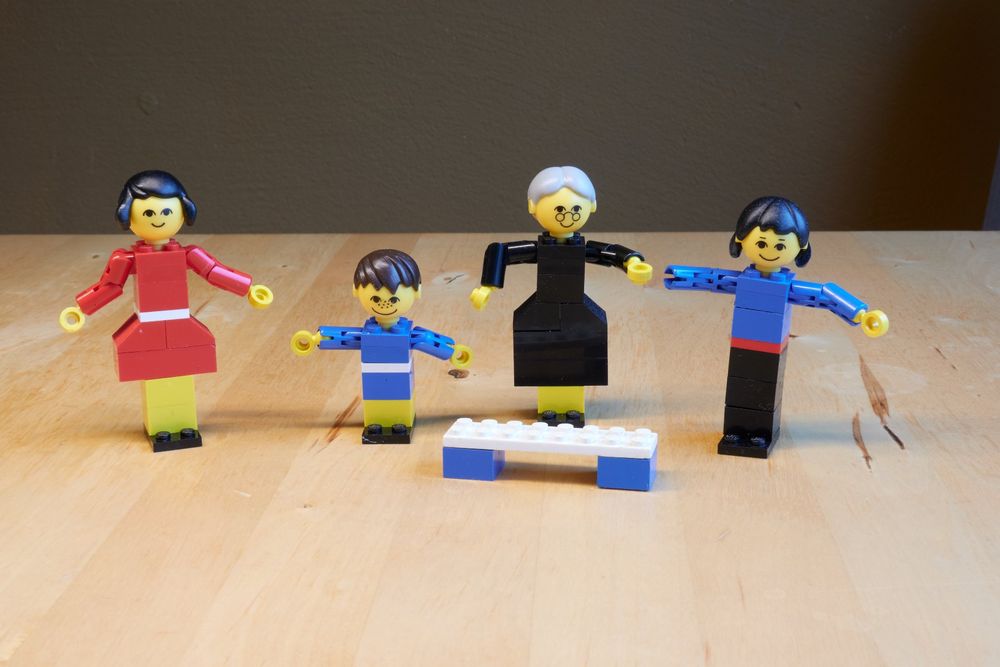 Lego 200 - Familie von 1974 (Gebraucht) in Zürich für CHF 1 – mit ...