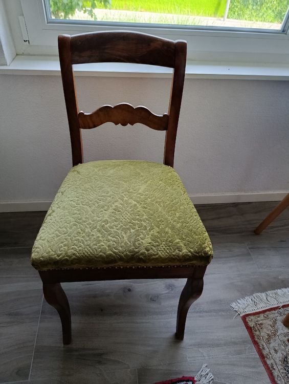 chaise ancienne en bois (D'occasion) à Péry pour CHF 1 – retrait ...