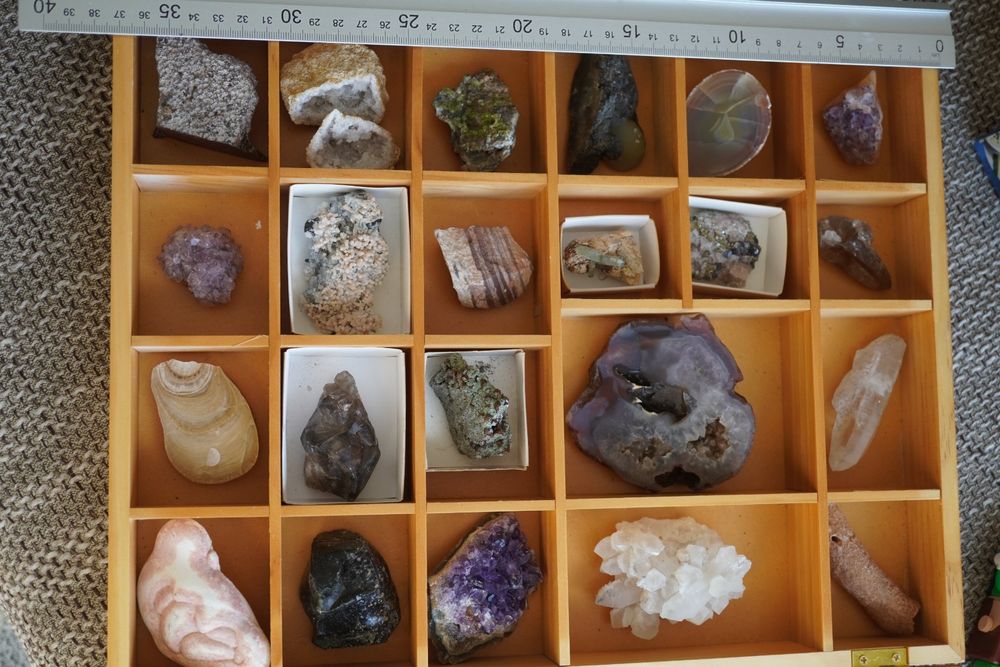 Vitrine voller Mineralien - inkl Vitrine von Aquamarin- | Kaufen auf Ricardo