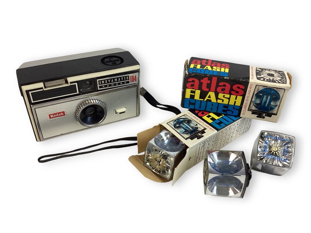 KODAK Instamatic 104 Camera + Atlas Flash Cubes 5x (Gebraucht) in ...
