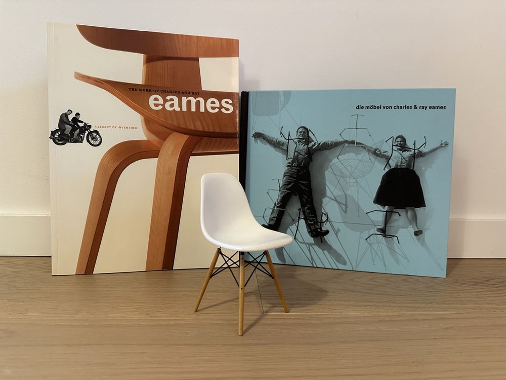 Pack Vitra Miniature Eames Chair DSW + Books | Kaufen auf Ricardo