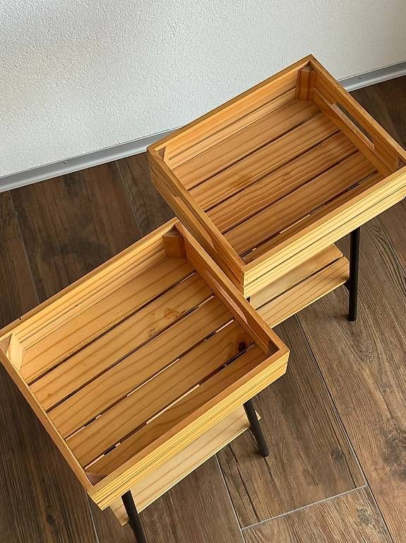 Deux petites consoles en pin (D'occasion) à St. Antoni pour CHF 40 ...