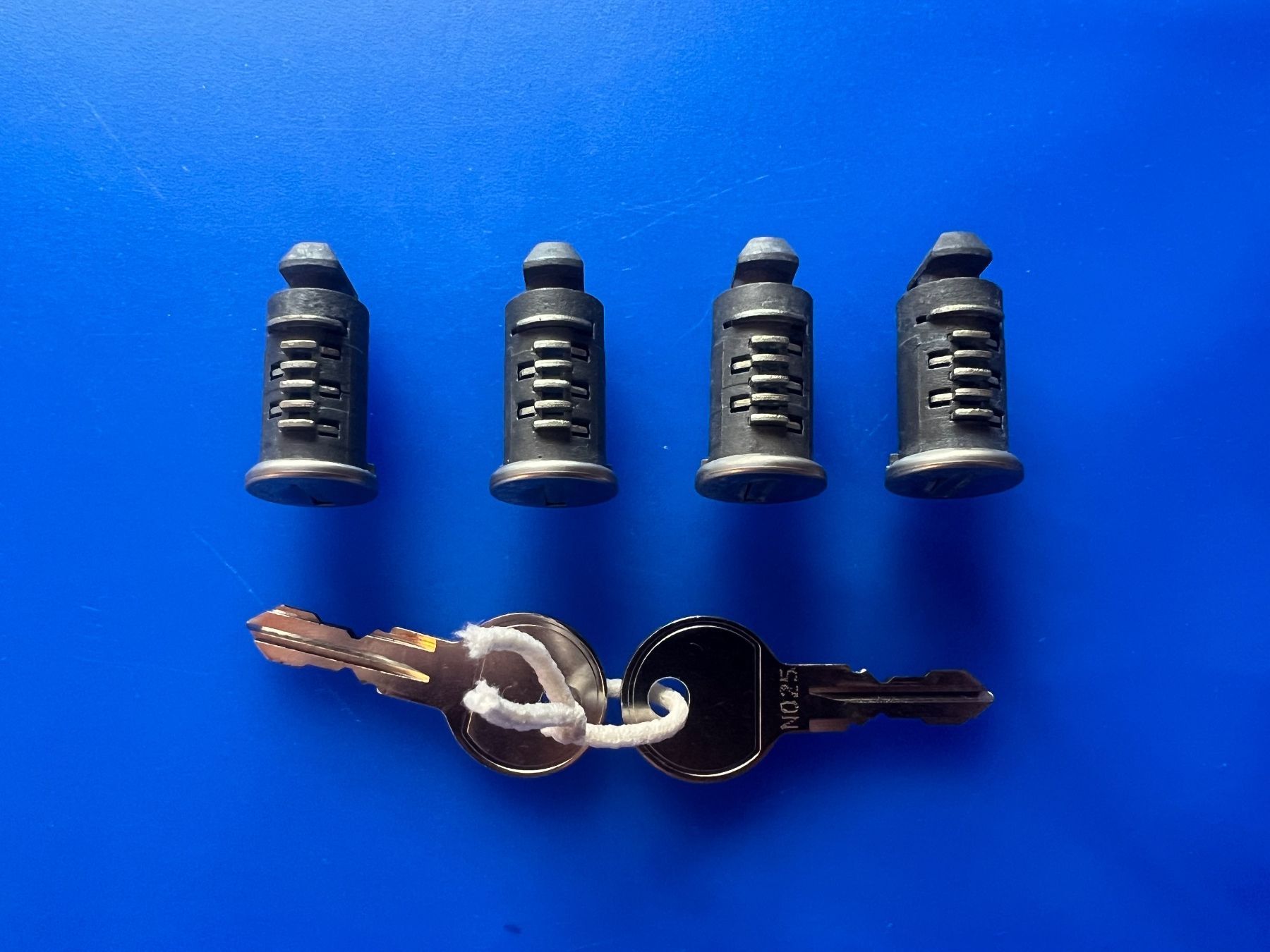 THULE ONE KEY SYSTEM - 4 x SCHLOSS + 2 x SCHLÜSSEL N025 (Gebraucht) in ...