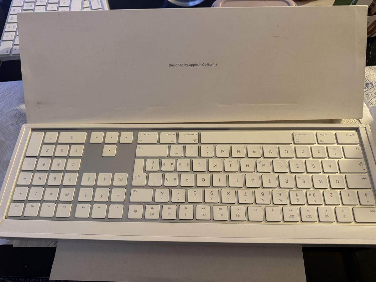 Apple Magic Keyboard A1843 mit Ziffernblock - Top Zustand! (Gebraucht ...