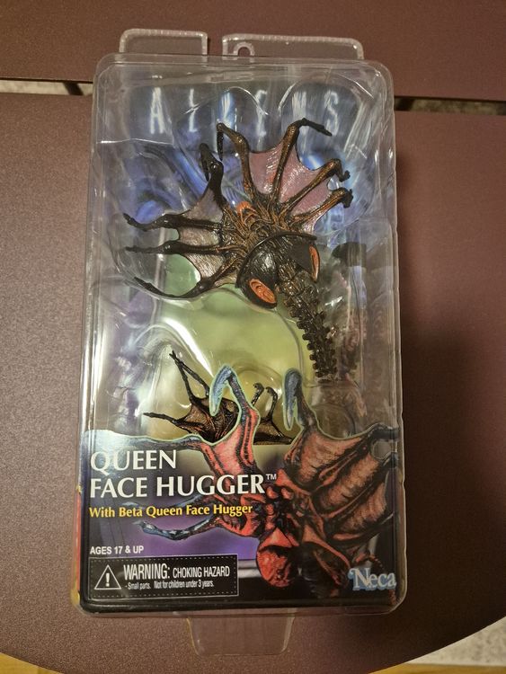 NECA Alien Queen Facehugger Figur OVP mit Comic (Neu und originalverpackt) in Langendorf für CHF ...