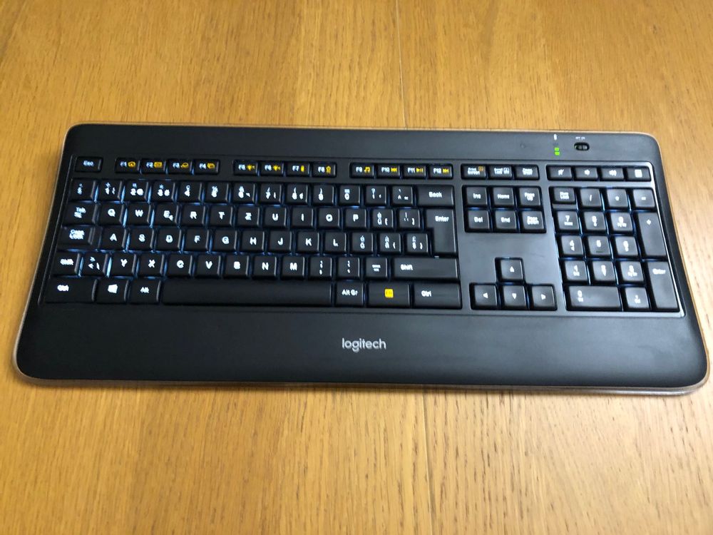 LOGITECH Wireless Illuminated Keyboard K800, super Zustand (Gebraucht ...